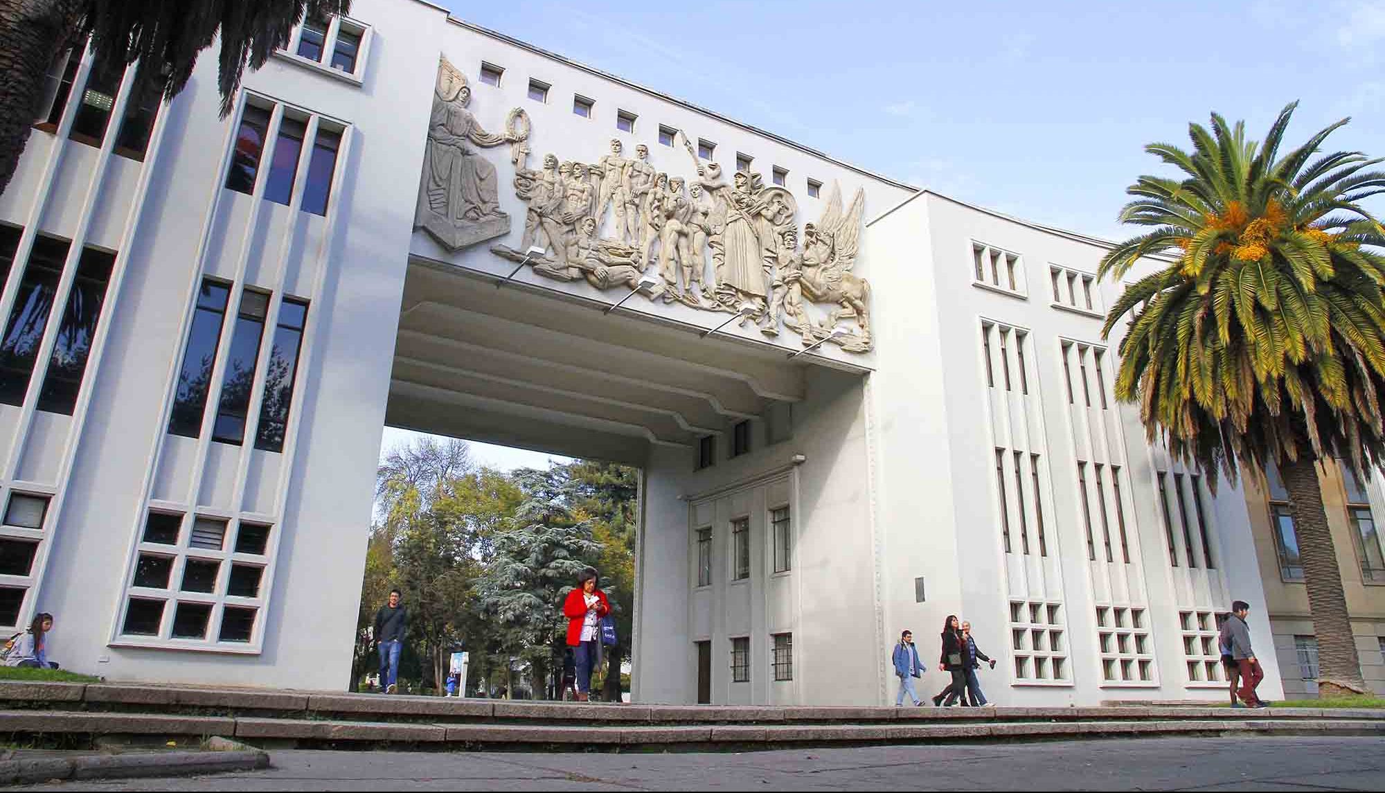 UdeC recibe sello Unesco de cara a su centenario