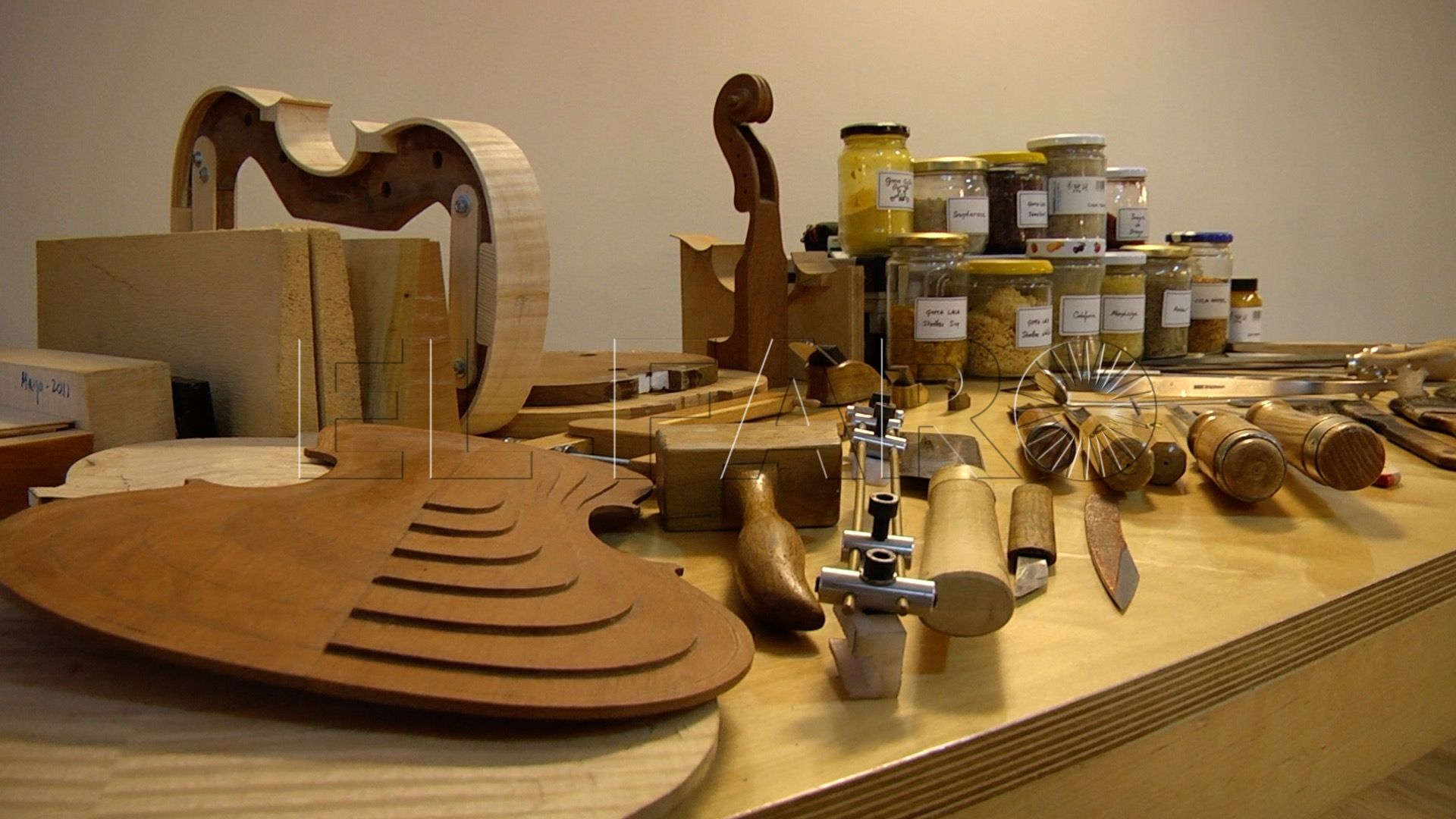 Luthería: el arte de crear instrumentos musicales con madera