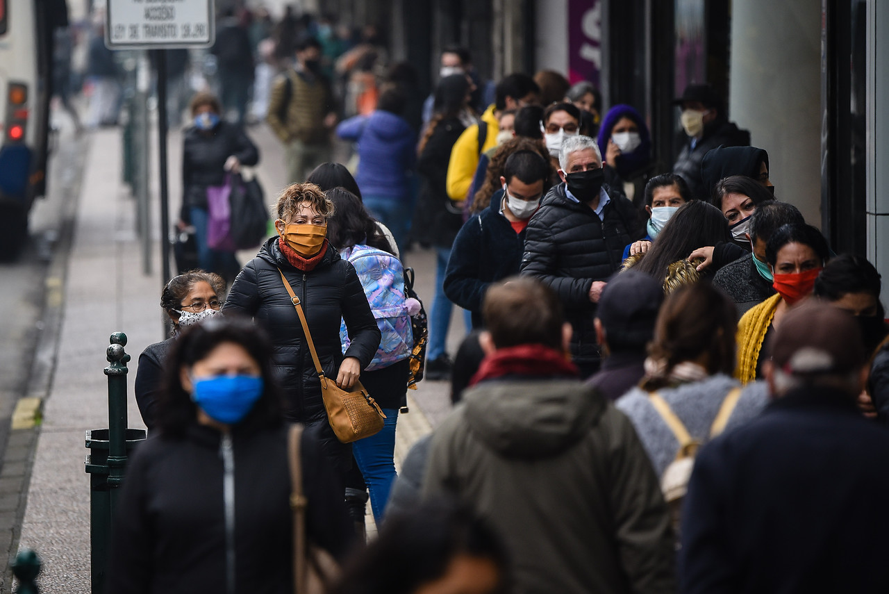 Casos diarios de coronavirus vuelven a superar los 2 mil y total de ...