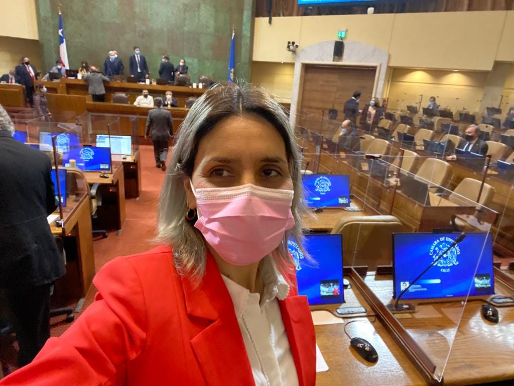 Diputada Érika Olivera confirmó que se contagió de Covid-19