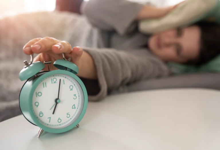 ¿Adelantar o atrasar?: esto debes hacer en el cambio de hora