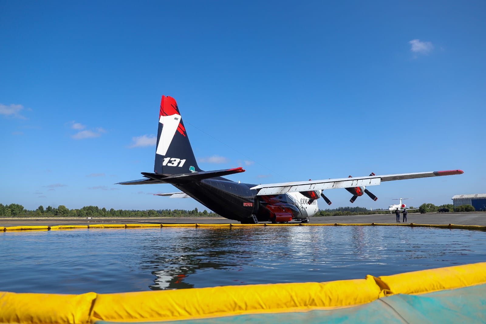 En Los Ángeles está la base del avión Hércules C-130 que combate ...