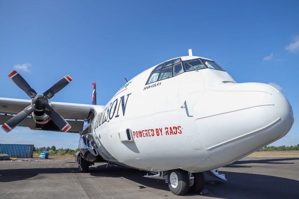 En Los Ángeles está la base del avión Hércules C-130 que combate ...