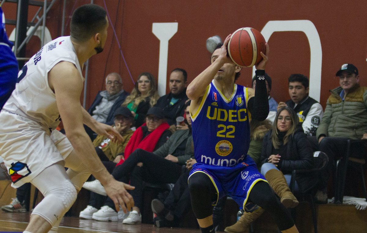 Basket UdeC cumple de visita: logra gran triunfo ante Los Leones de Quilpué