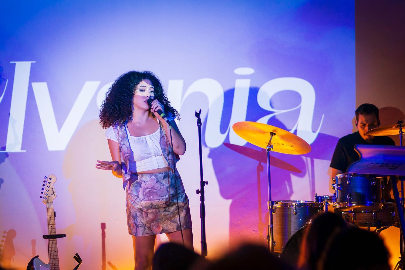 Ania Ivania nos presenta su refrescante propuesta de neo soul