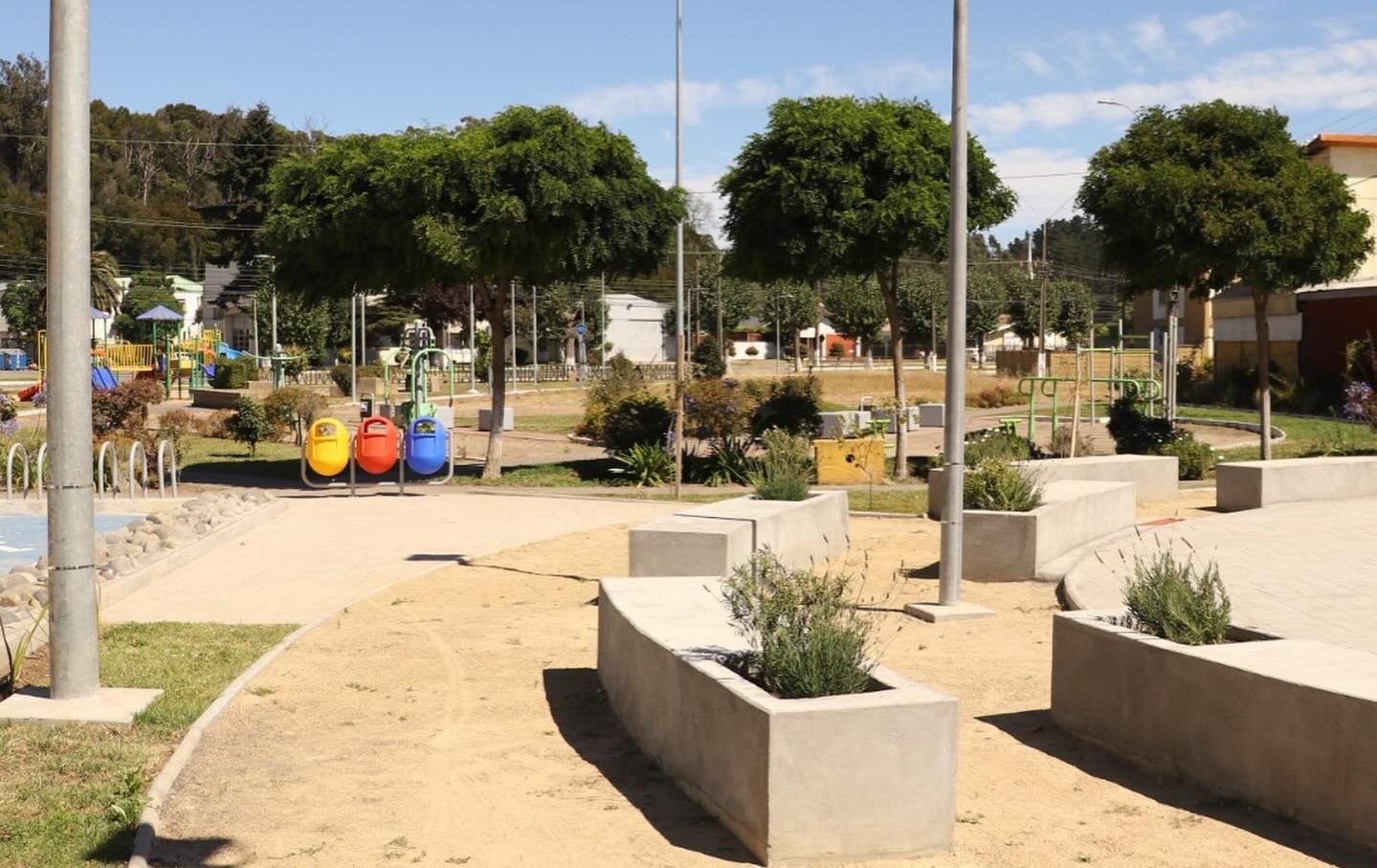 En Higueras inauguran nueva plaza y renovada sede vecinal