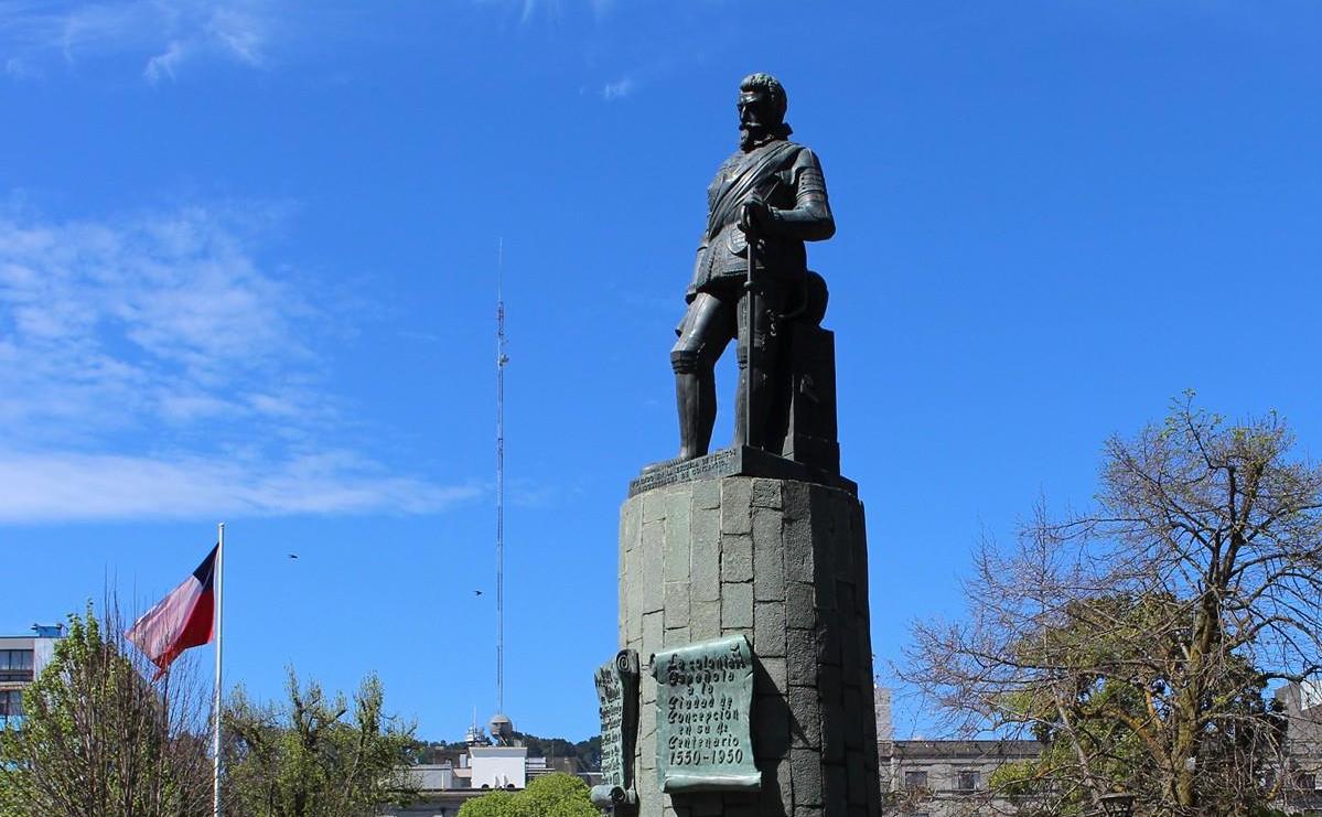 Anuncian regreso del histórico monumento a Pedro de Valdivia a Plaza Independencia