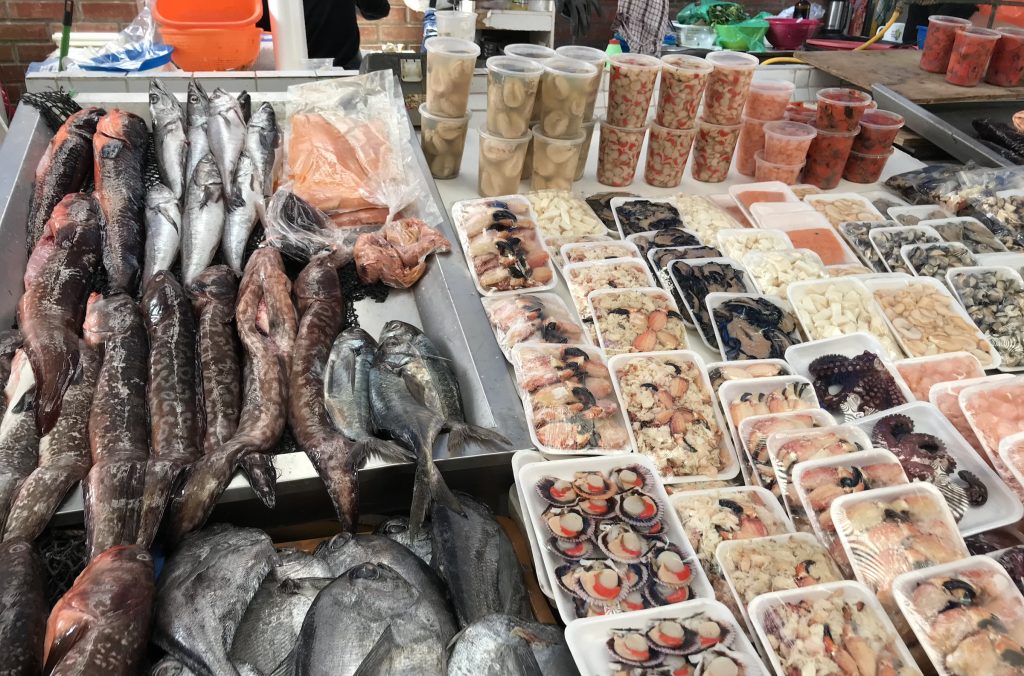 ¿Cuánto pescado y marisco se come en Chile?: encuesta revela frecuencia ...