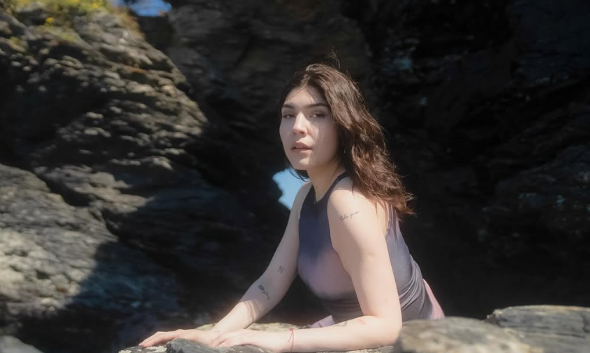 "Sumergir": conoce lo nuevo de la cantautora penquista Caile