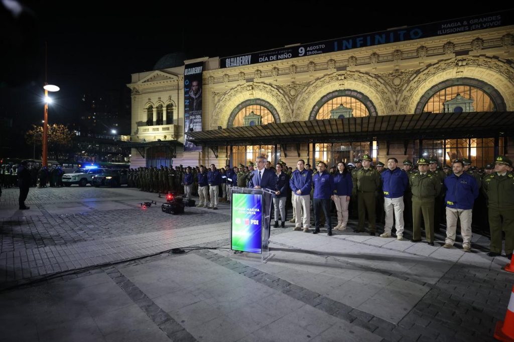 Ministro Cordero anuncia primer operativo conjunto entre Carabineros y PDI a nivel nacional