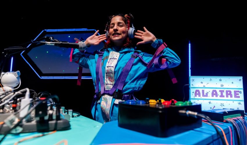 Vacaciones de invierno en el Teatro UdeC: "Niña Alien" invita a viajar ...